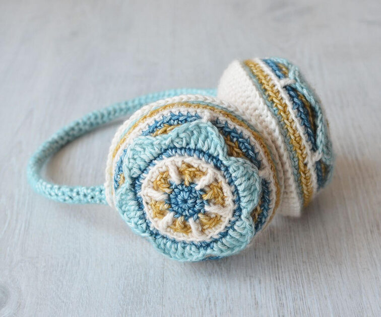 Floral Ear Muffs | Scheepjes